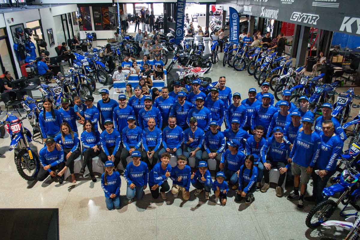 ¡Team bLUcRU - YAMAHA 2024 es conformado por 63 pilotos! - Tico Urbano
