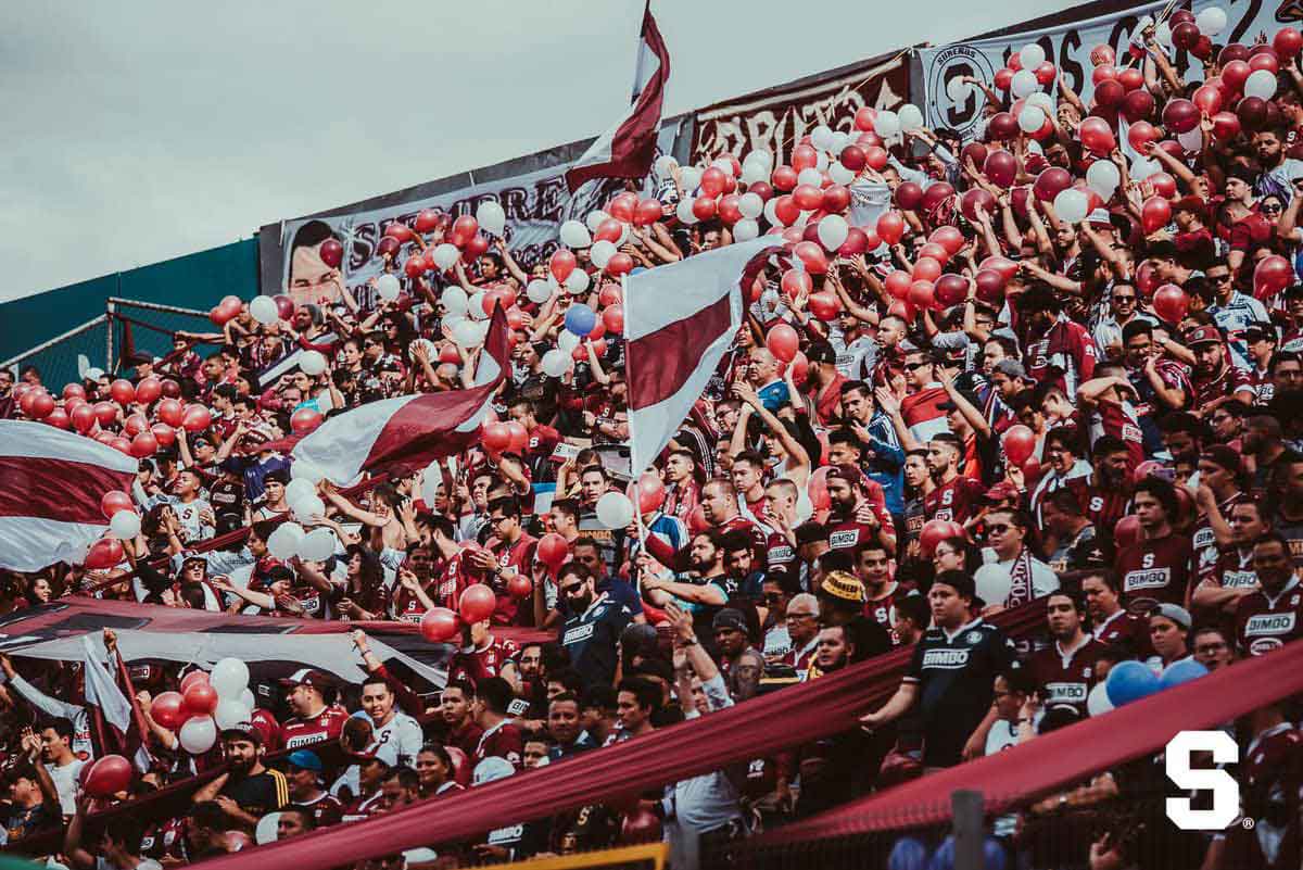 VÍDEO: La Ultra Morada "Saprissa es de chepe y de chepe no se va ...