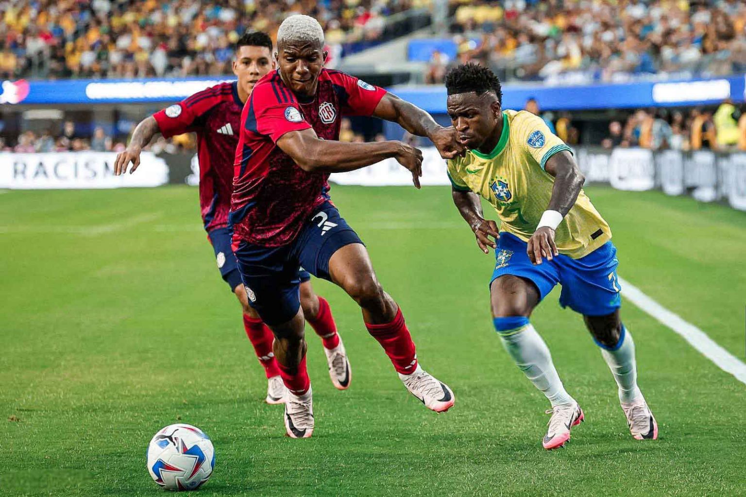 Jeyland Mitchell es nuevo jugador del Feyenoord de Países Bajos ...